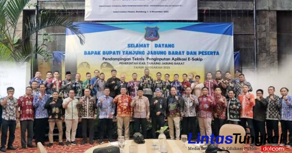 Bupati Tanjabbar Buka Kegiatan Pendampingan Teknis Penginputan Aplikasi E-Sakip - LINTASTUNGKAL